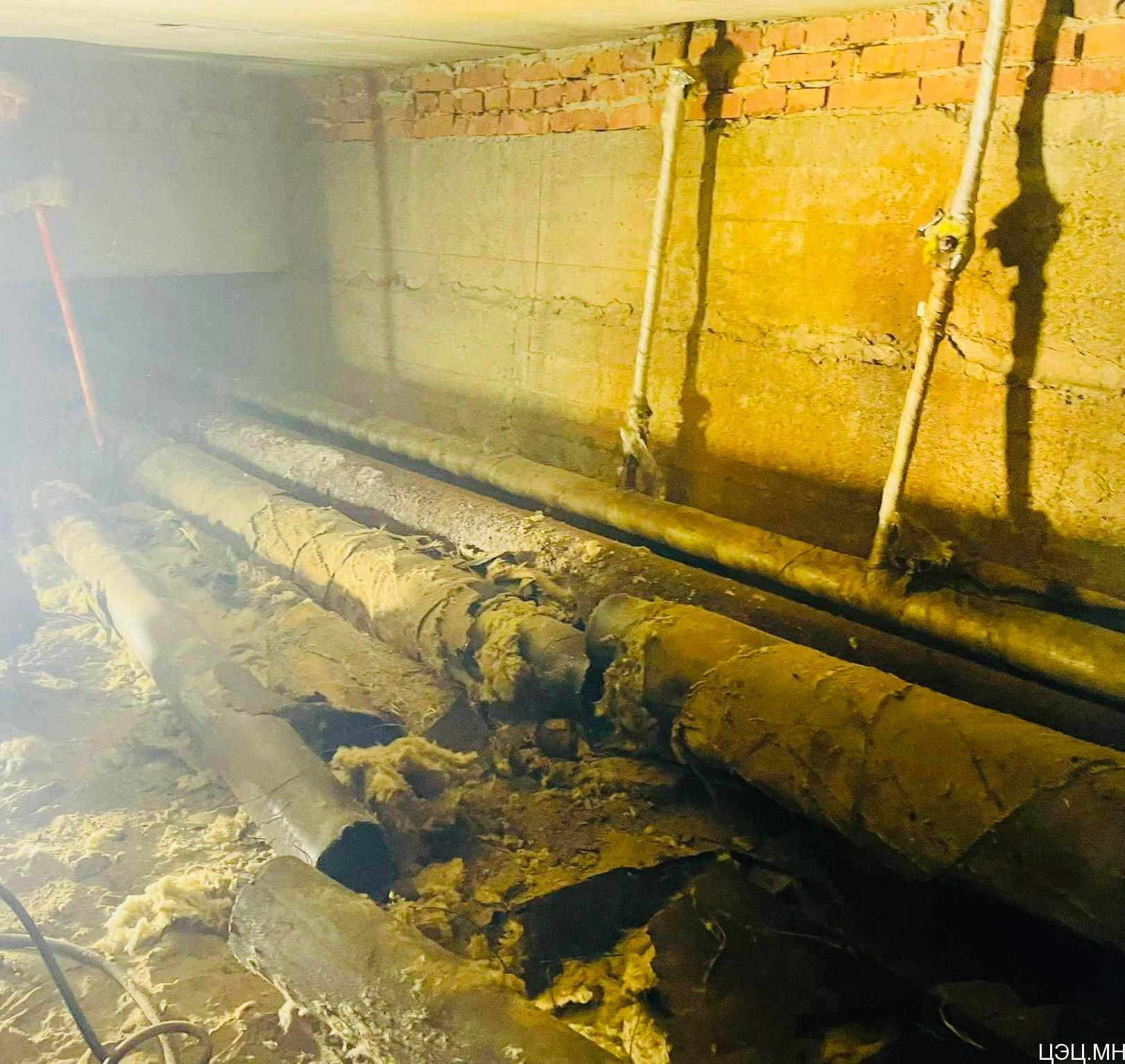 Засварчид слесариуд нохой бөөстэй бохир хальсан орчинд цаг хугацаатай