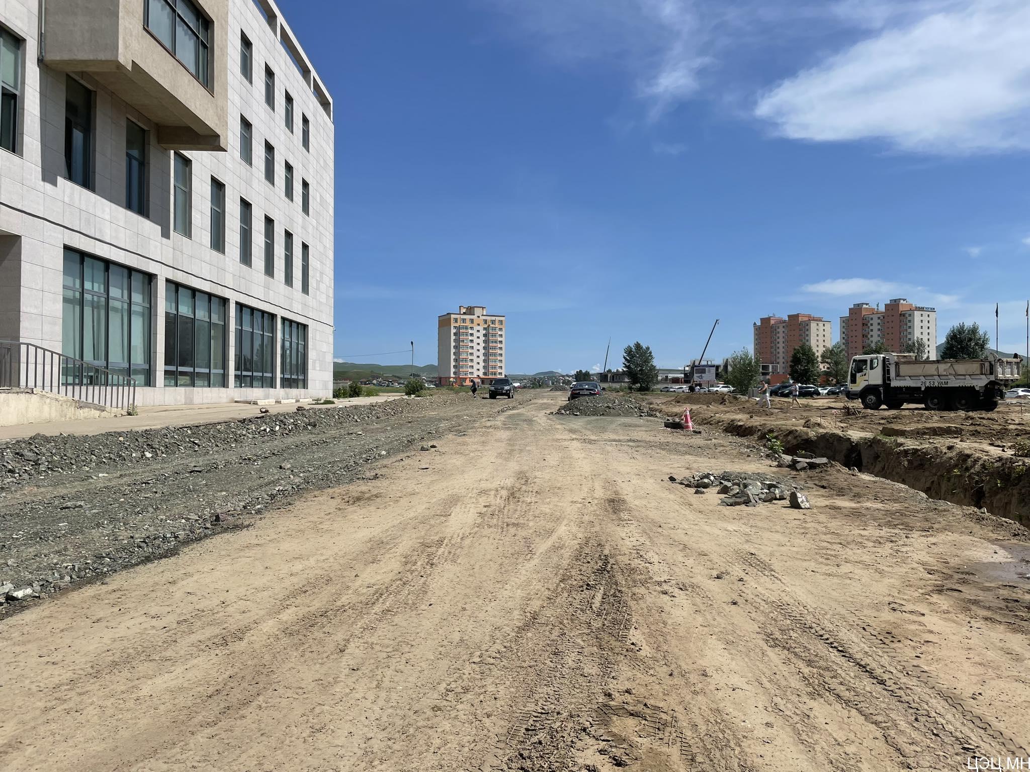 Тэдигээс хуучин нисэх онгоцны буудал хүртэлх 2 8 км авто замын ажлыг 11 сарын 1 нд хүлээлгэн