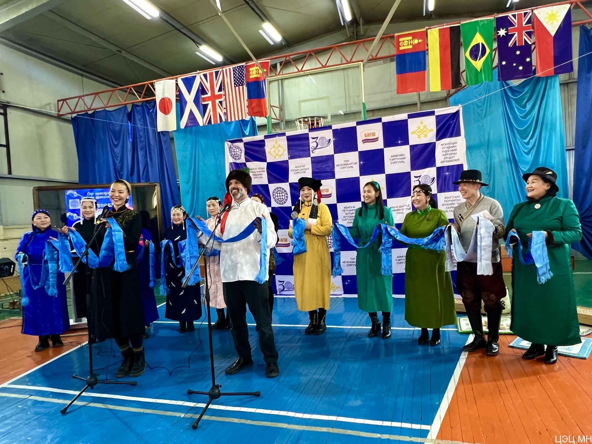 Гадаад багш нарт сар шинийн баяр өвөрмөц сайхан дурсамж үлдээсэн байна Цэц МН